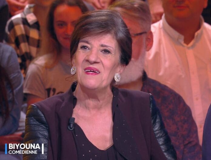 La comédienne Biyouna reçoit la «médaille du mérite et de l’excellence ...